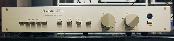 価格が信じられない飾り気の無い顔ですね。